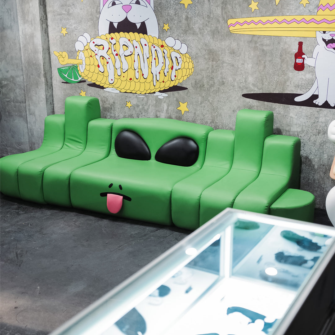 Alien Face Couch – RIPNDIP